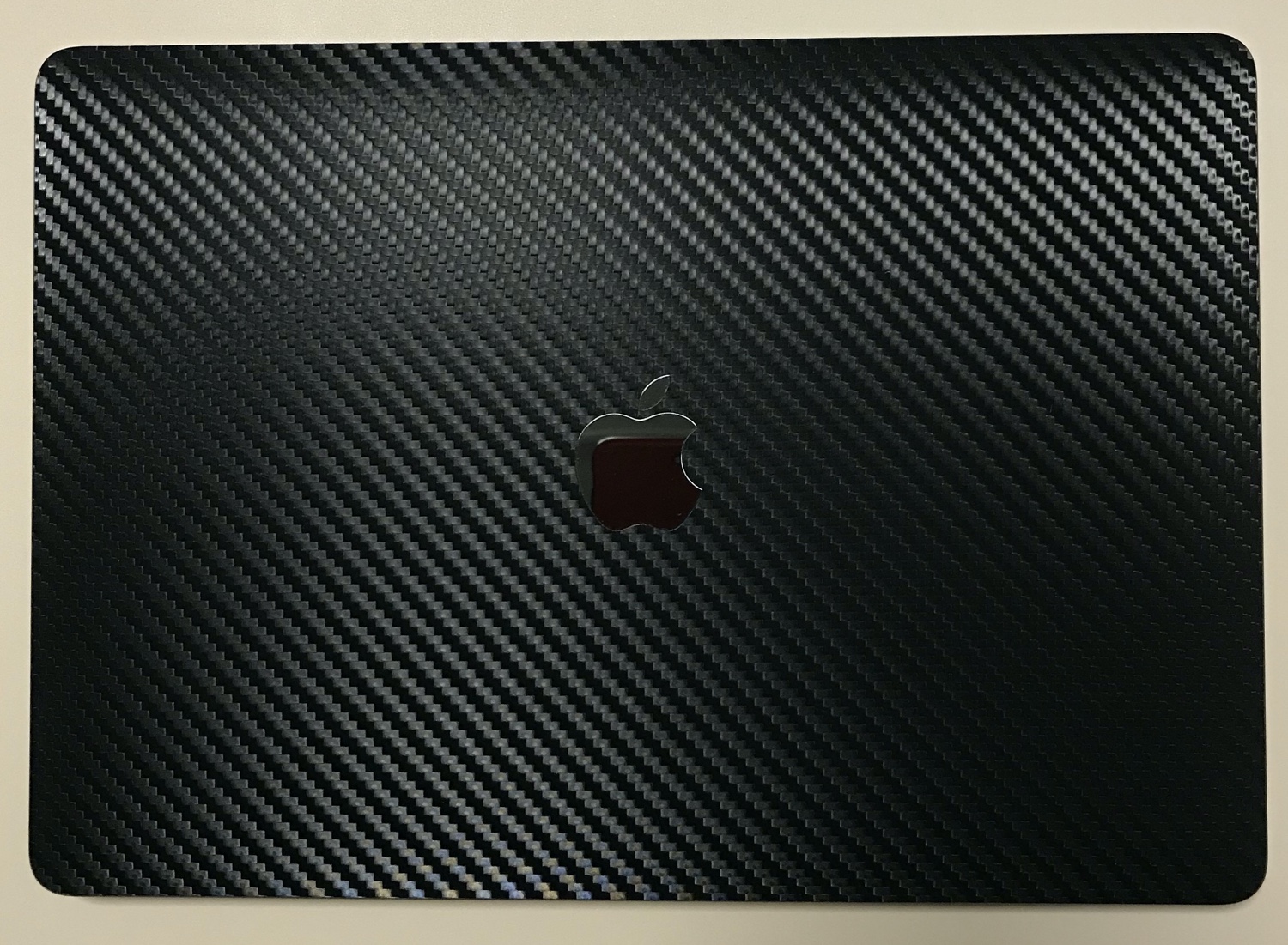 MacBook Airにwraplusのスキンシールを装着したらカッコよくなった（意外と簡単に貼れた！） | @天祢涼